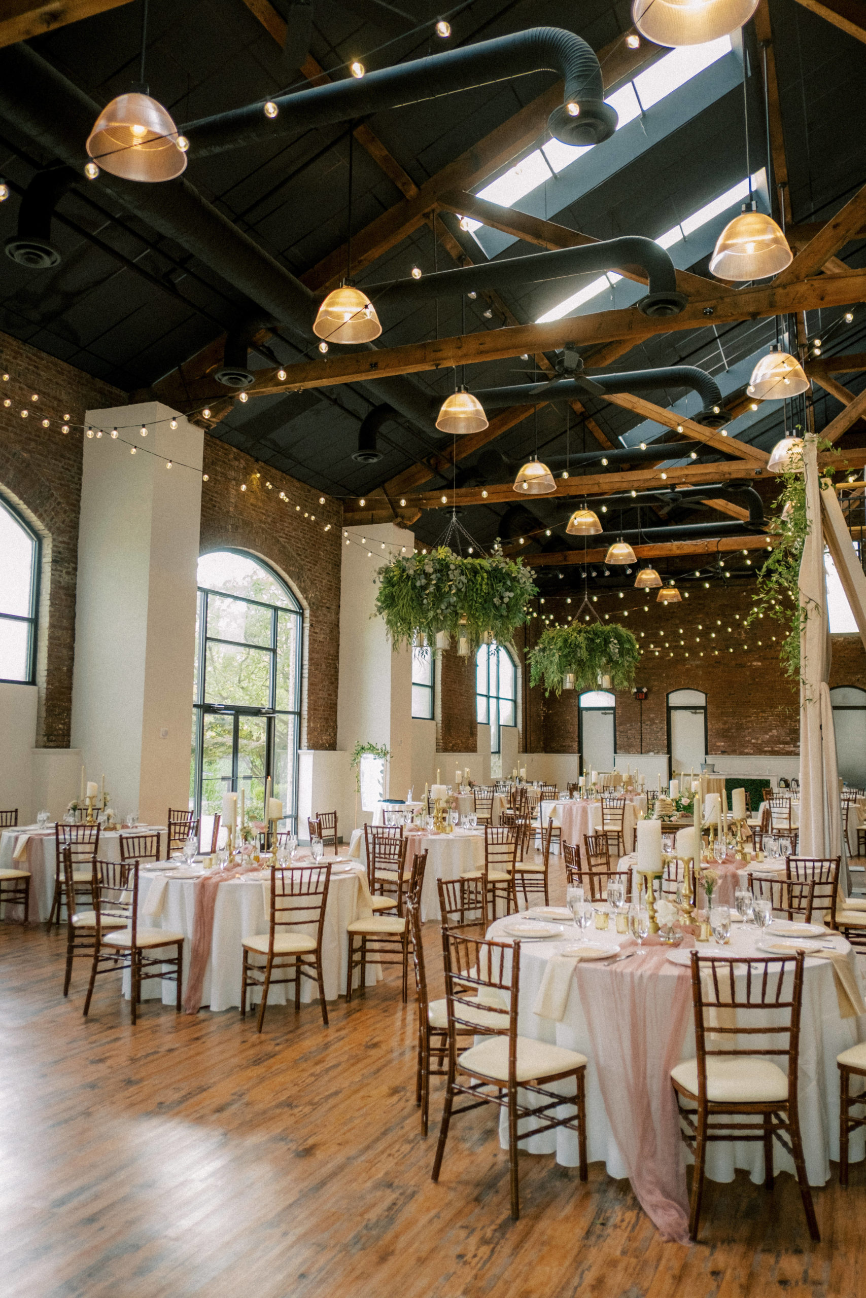 THE REFINERY LOUISVILLE WEDDING | LAUREN + ISAAC | shelleyandportugal.com